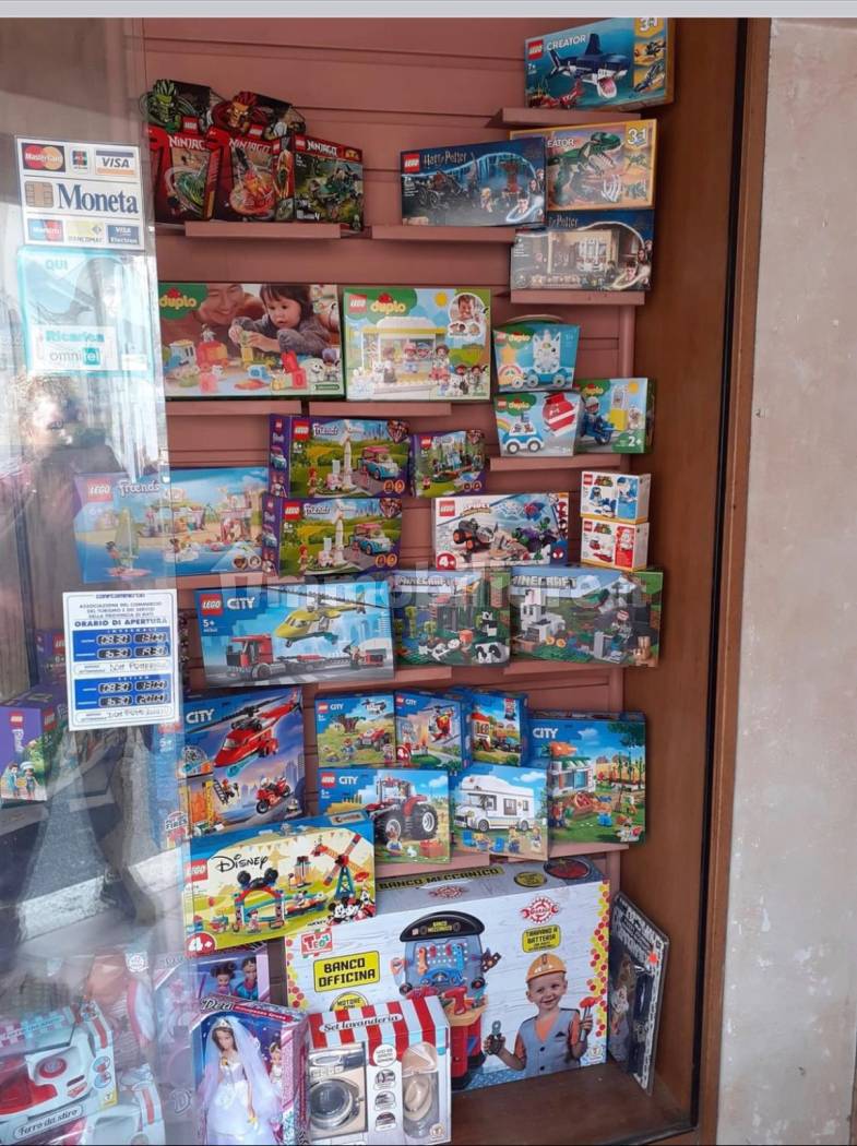 Locale commerciale in Vendita