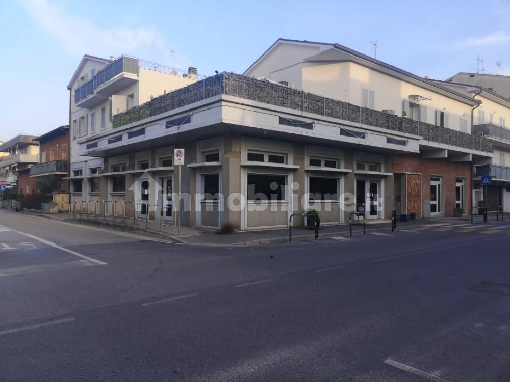 Locale commerciale in Vendita