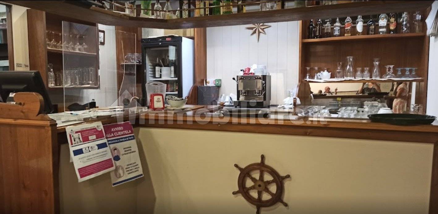 Locale commerciale con laboratorio in Vendita