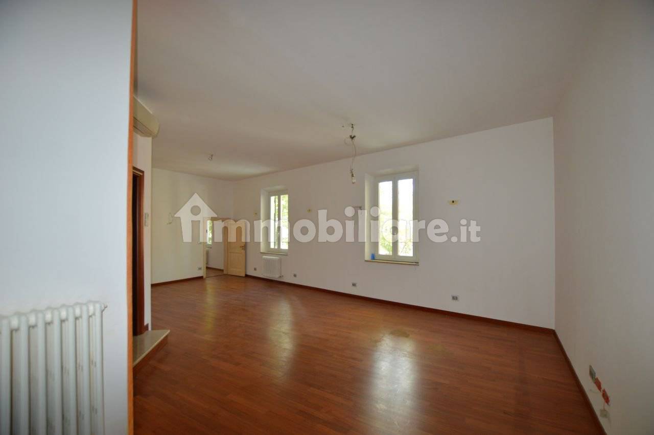Quadrilocale buono stato, piano terra, Viale della Vittoria, Jesi
