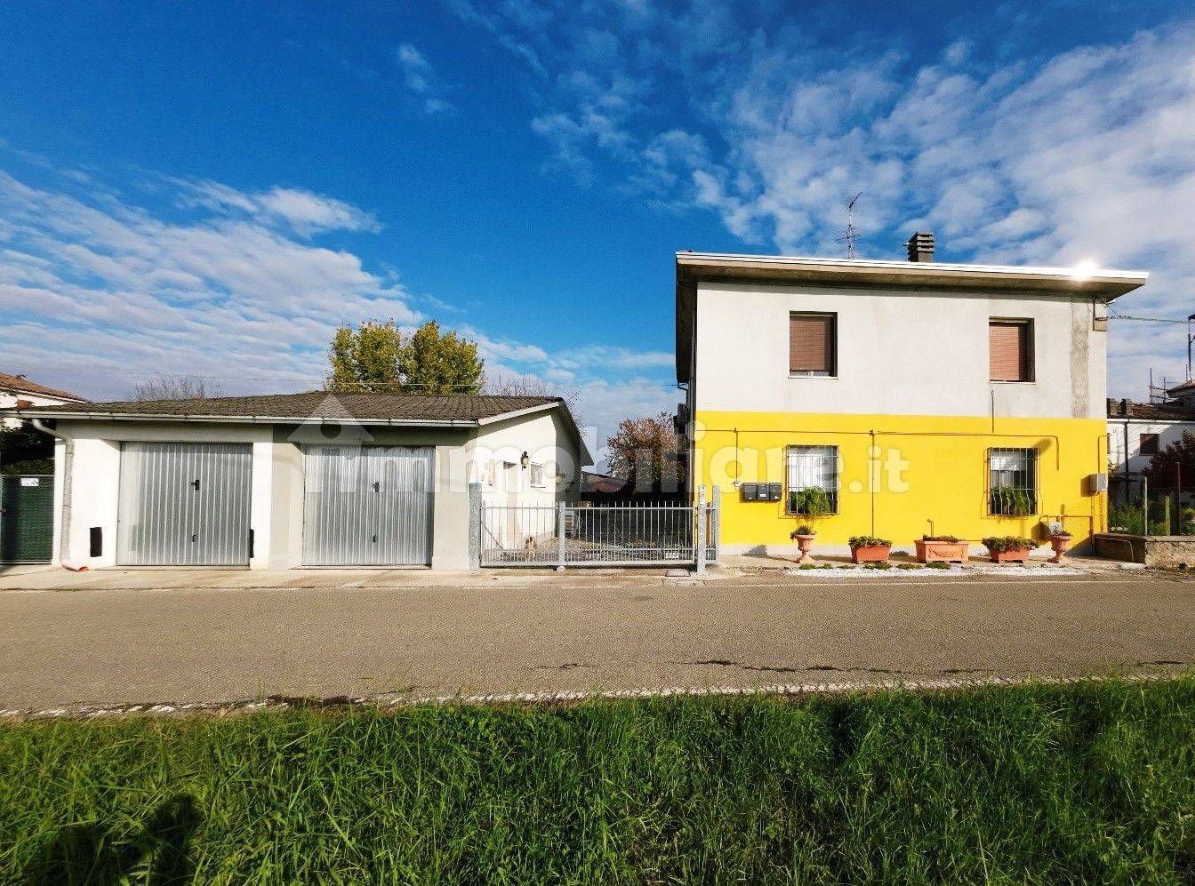 Trilocale via Dottor Carrobbio 49, Centro, Novi di Modena