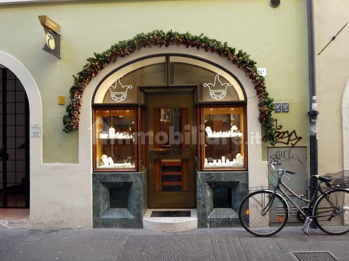 Locale commerciale con laboratorio in Vendita