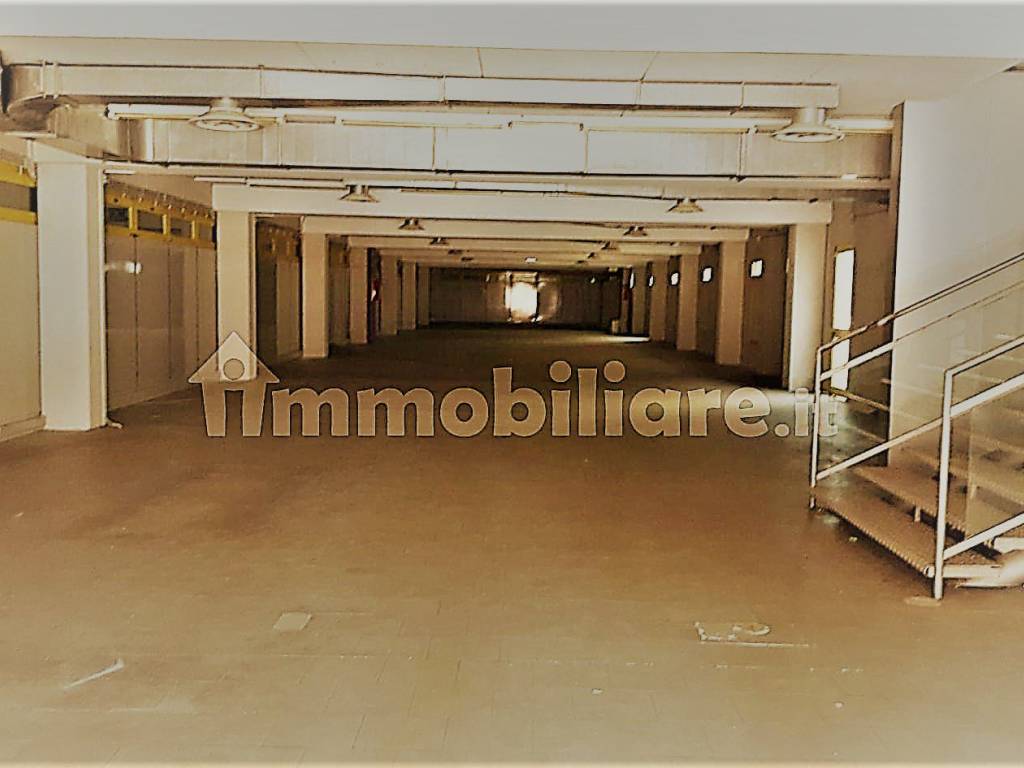 Locale commerciale via Laurentina, Roma, Rif. 99709152 - Immobiliare.it