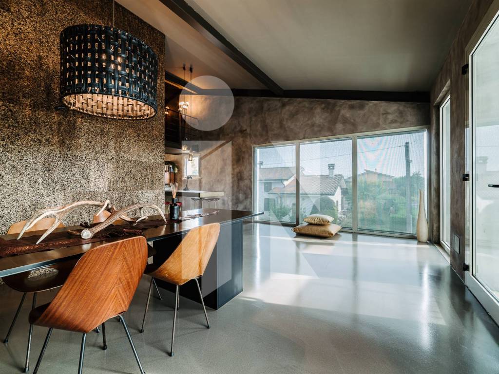 Vendita Loft Bagnolo San Vito. Ottimo stato, posto auto, con balcone ...