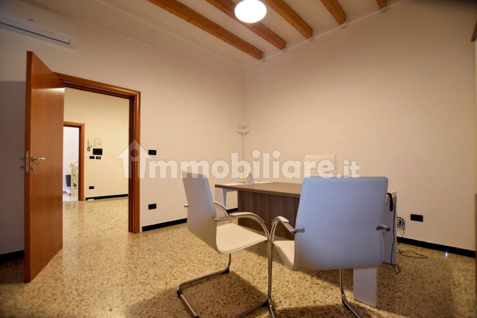 Trilocale buono stato, Oria