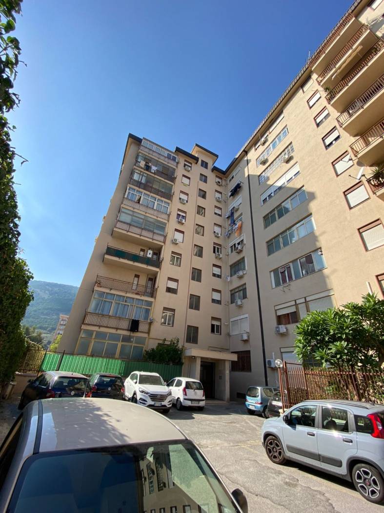 Quadrilocale via Caduti sul Lavoro 17, Tommaso Natale, Palermo