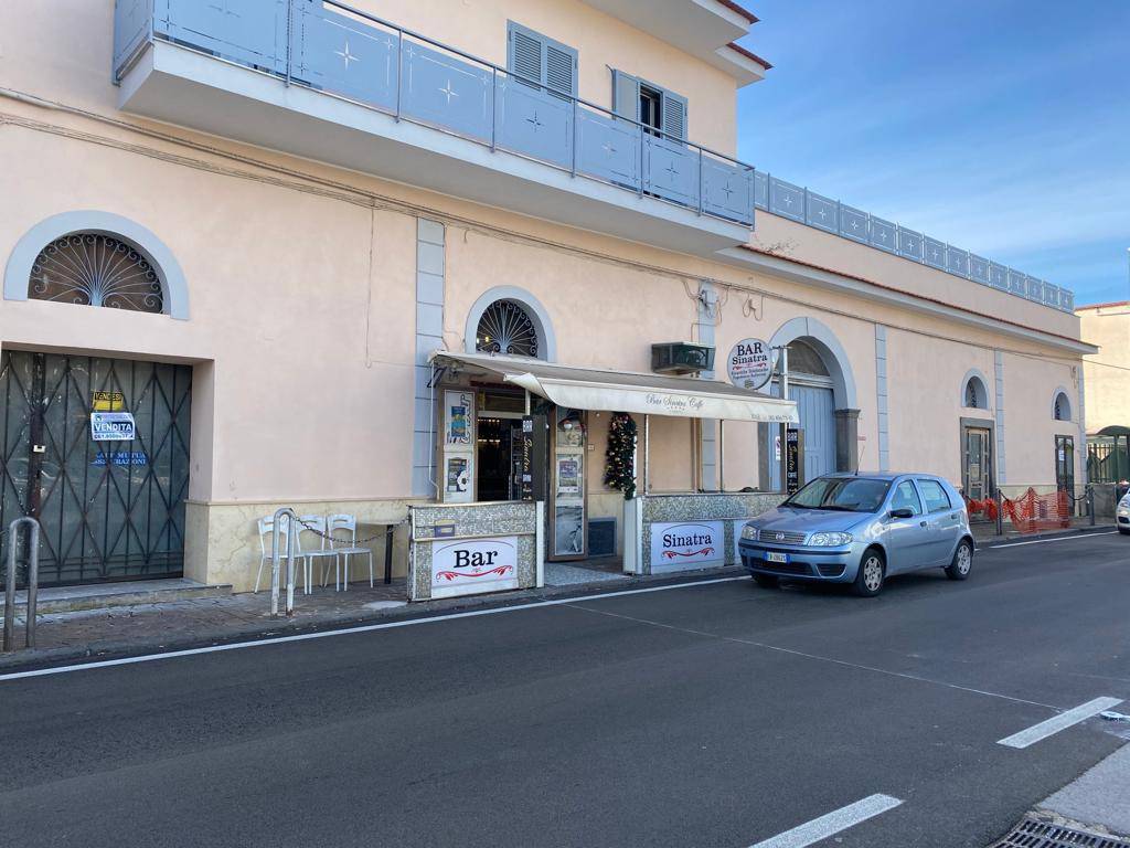 Locale commerciale in Vendita