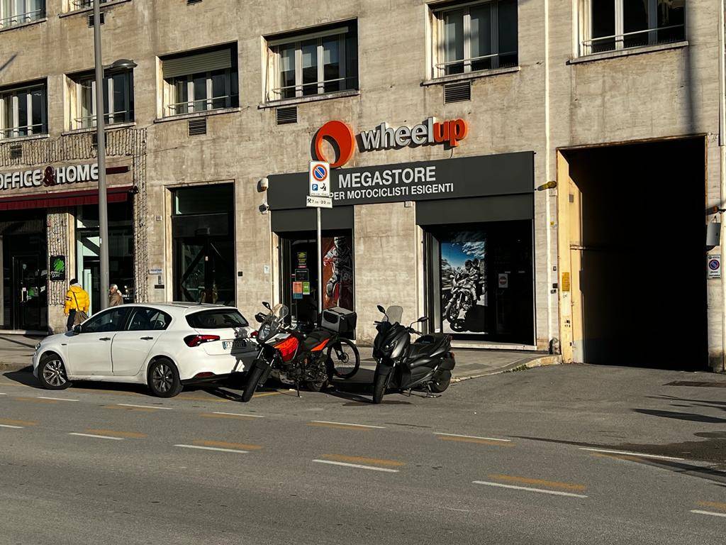 Locale commerciale in Vendita