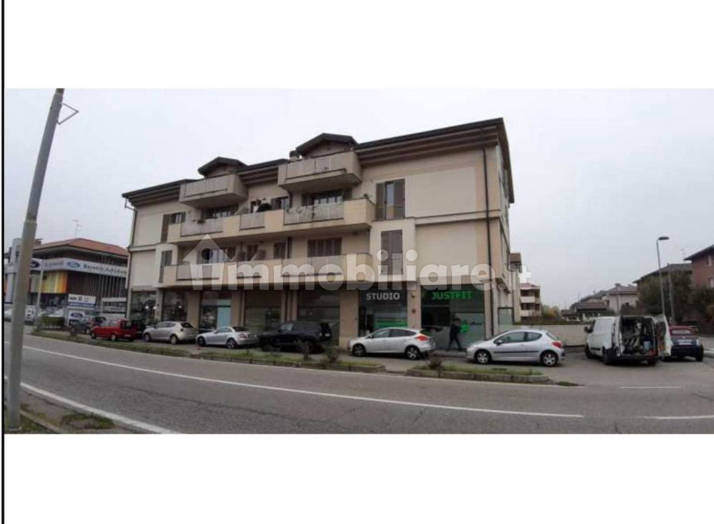 Locale commerciale in Vendita