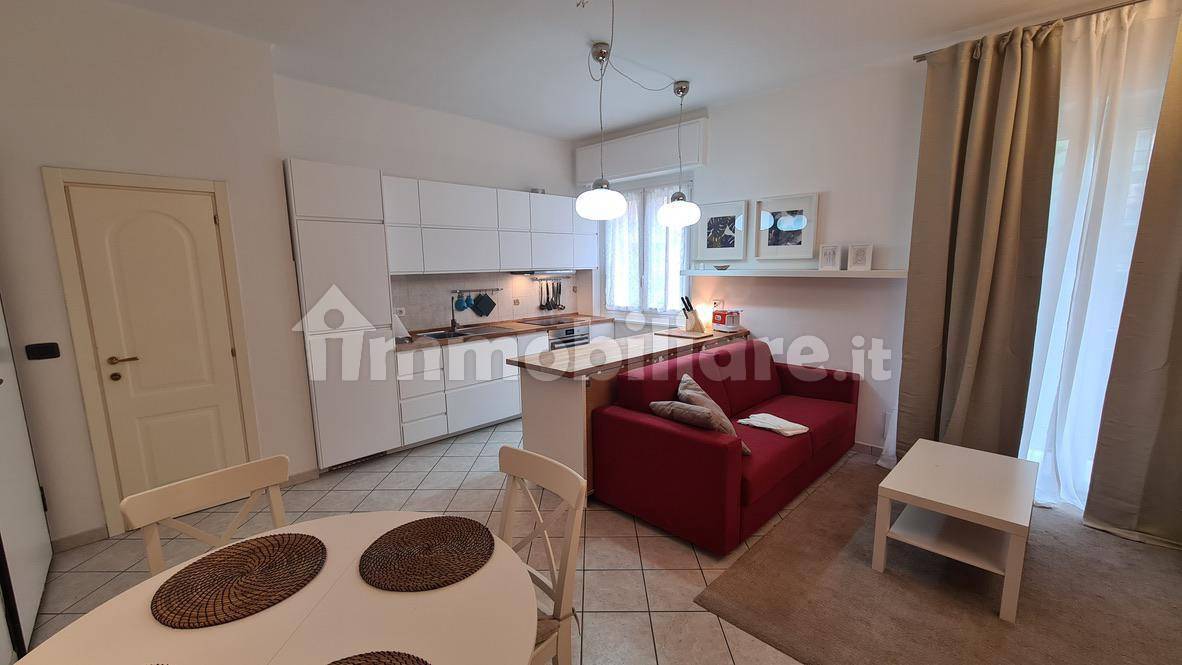 Trilocale ottimo stato, terzo piano, Via Roma, Borgo Barusso, Alassio