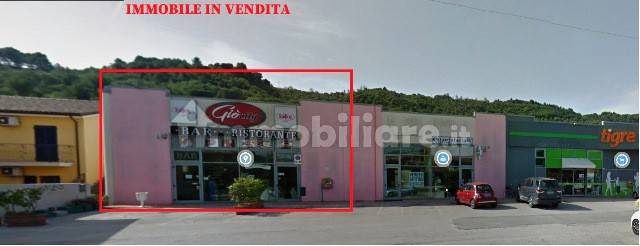 Locale commerciale in Vendita