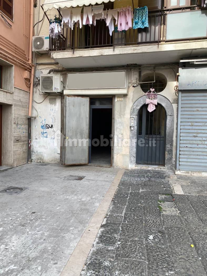 Locale commerciale in Vendita