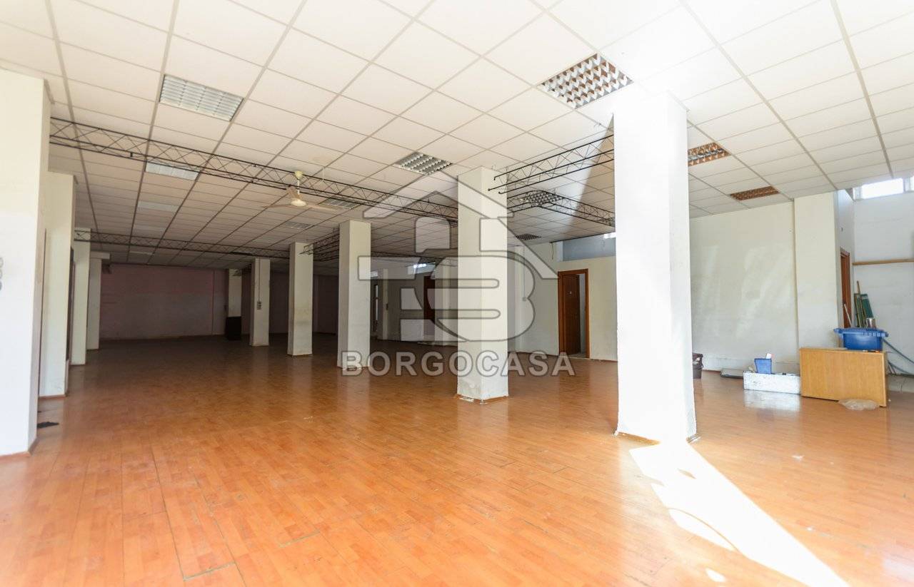 Locale commerciale in Vendita