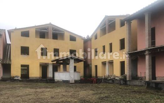 Trilocale lucignano, Lucignano