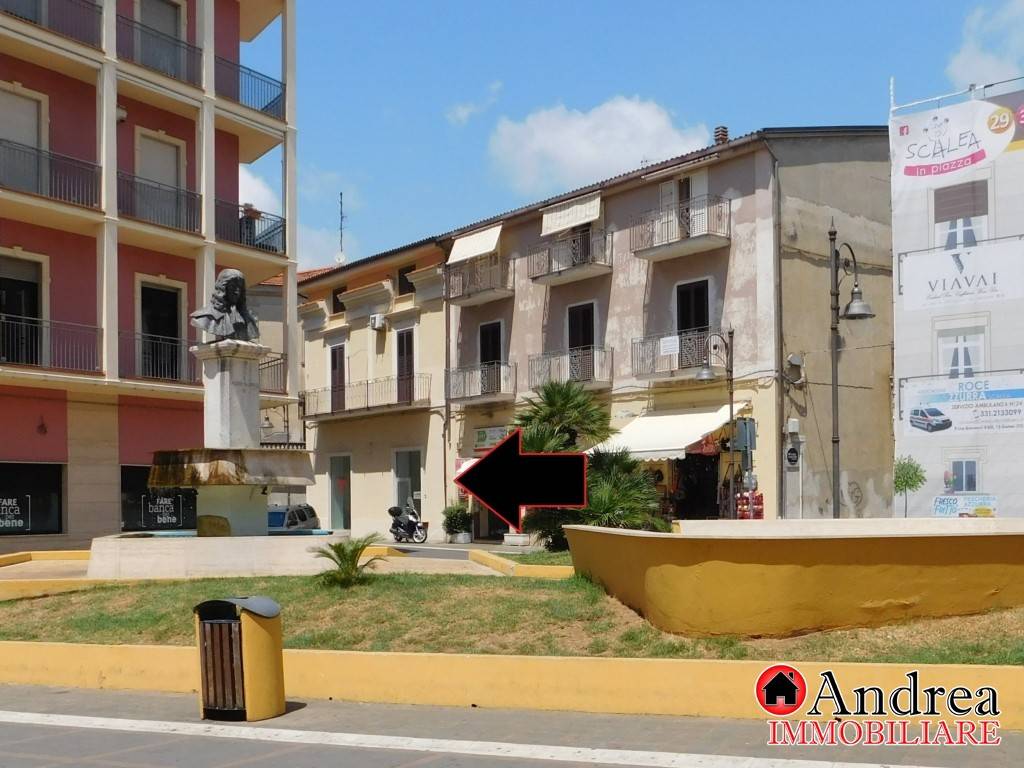 Locale commerciale in Vendita