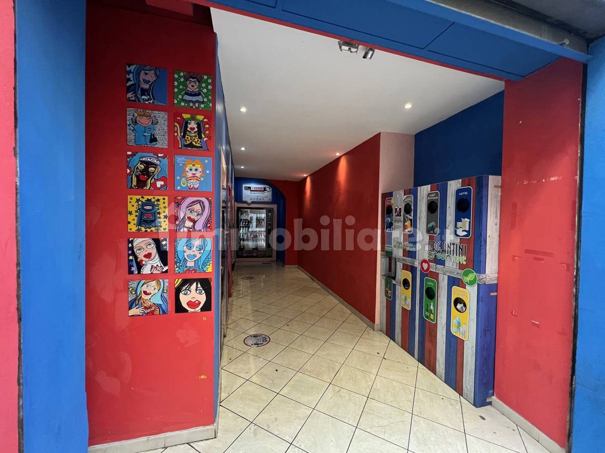 Locale commerciale in Vendita