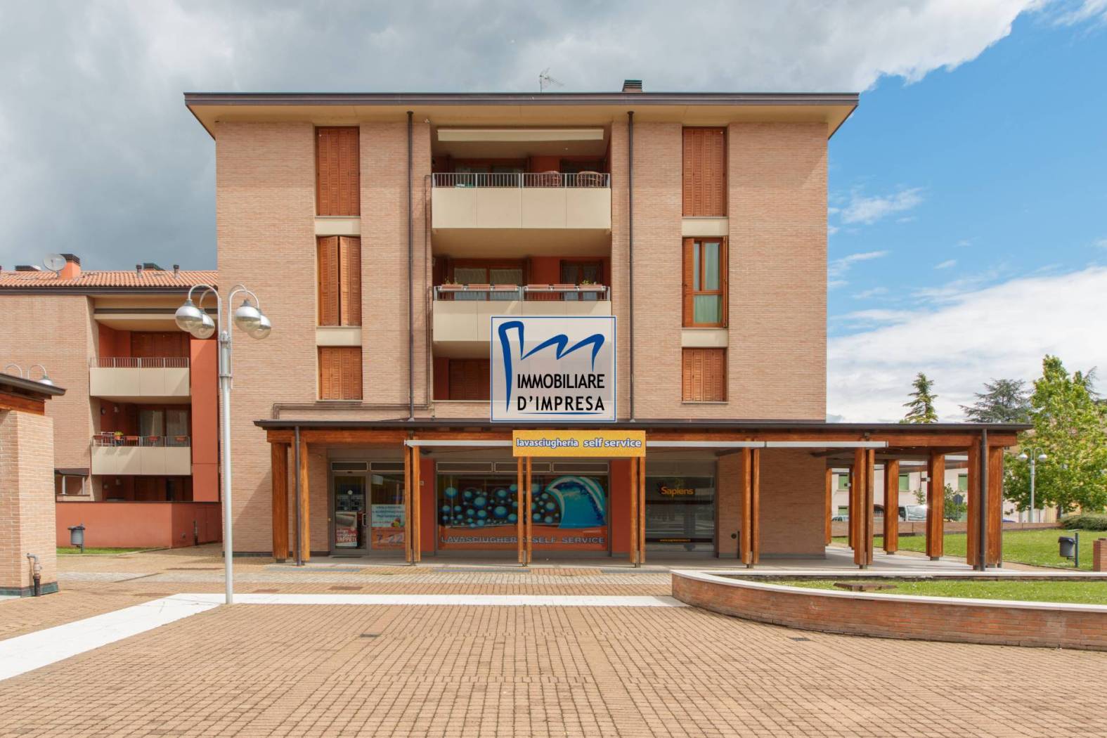 Locale commerciale in Vendita