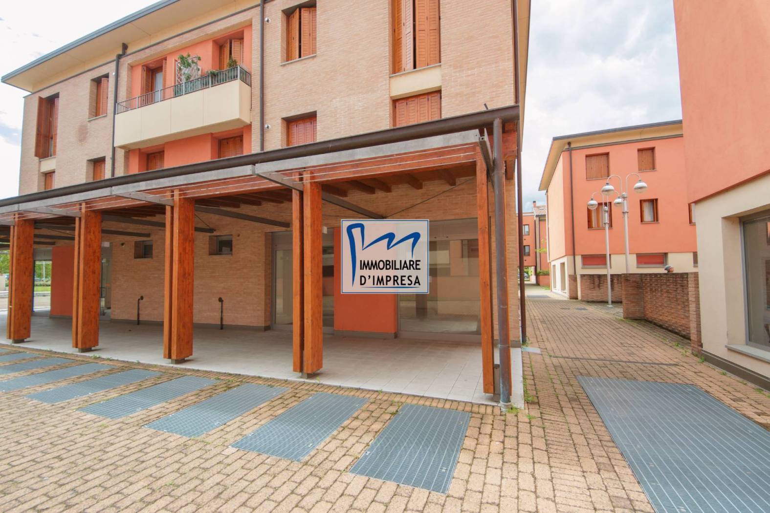 Locale commerciale in Vendita