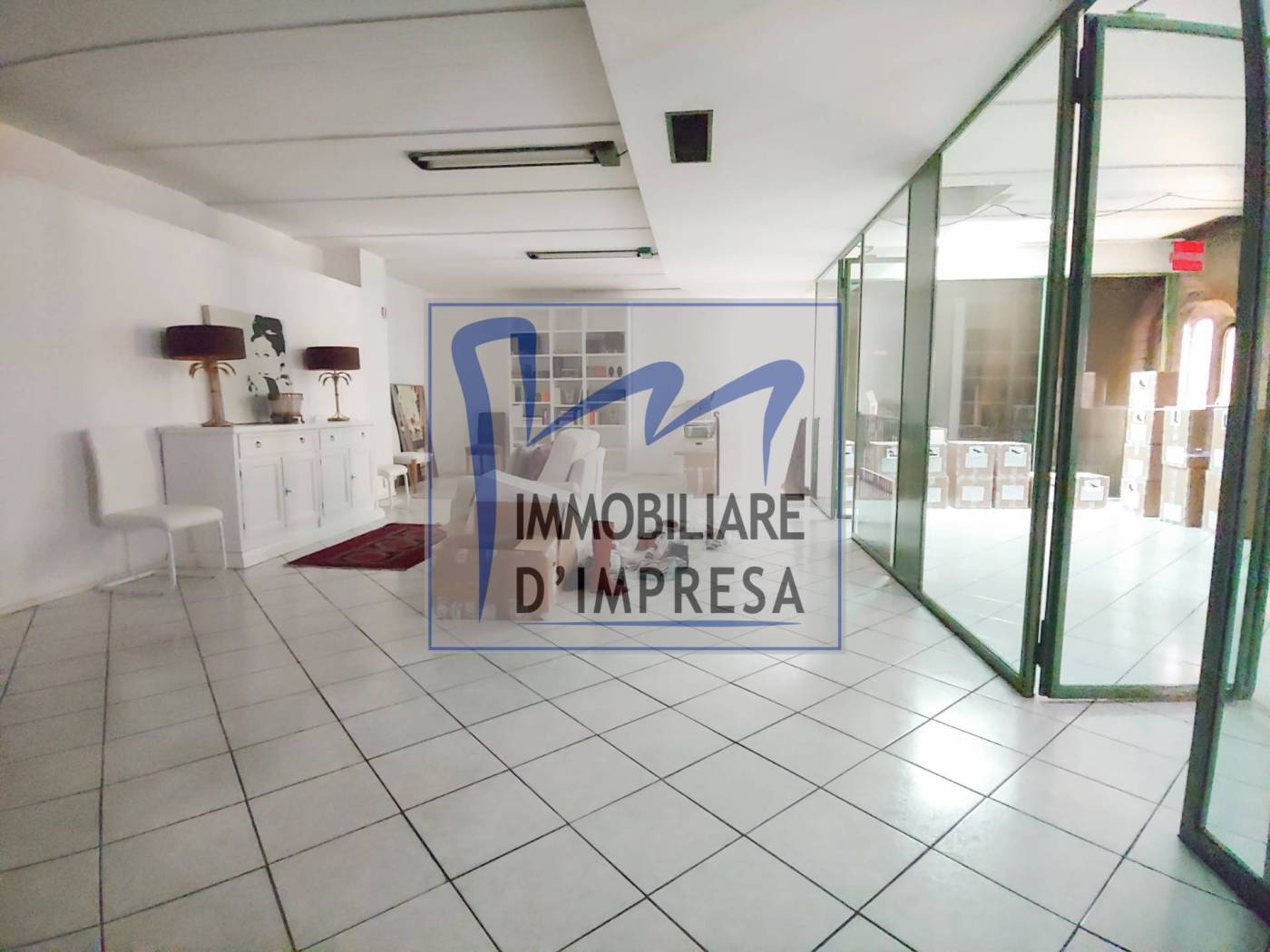 Locale commerciale in Vendita