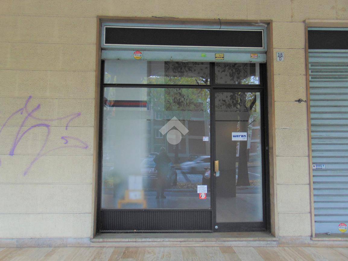 Locale commerciale in Vendita