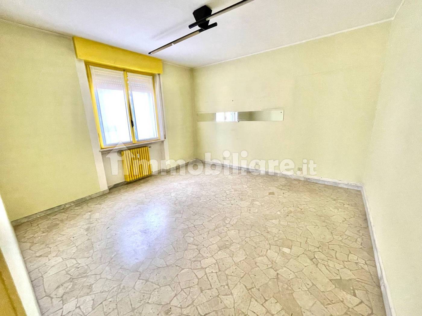 Trilocale via Sempione, Centro, Oleggio