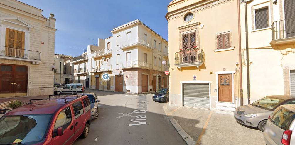 Locale commerciale in Vendita