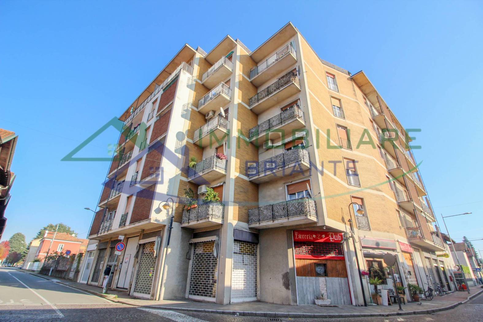 Attività commerciale con laboratorio in Vendita