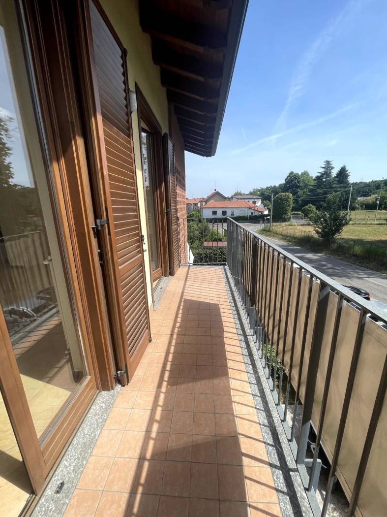 Trilocale via dei Giovi 11, Carimate