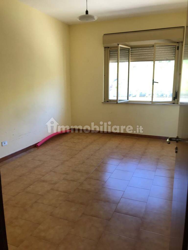 Quadrilocale via Monsignor Armando Fares, Santa Maria, Catanzaro