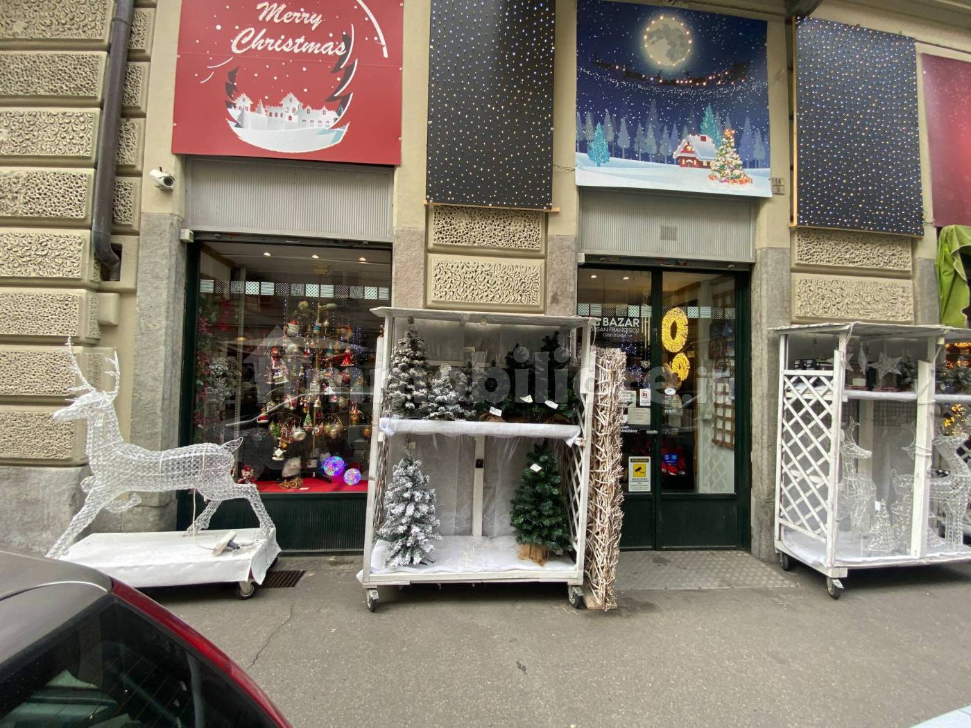 Locale commerciale in Vendita
