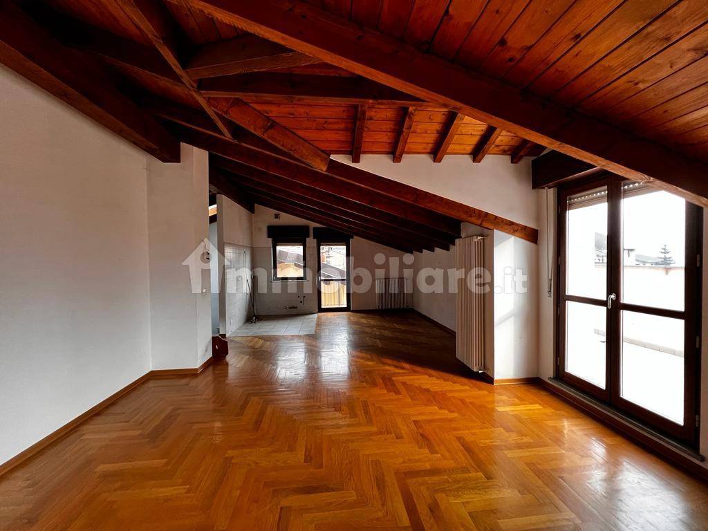 Trilocale via Tour De Grange 24, Centro, Chatillon