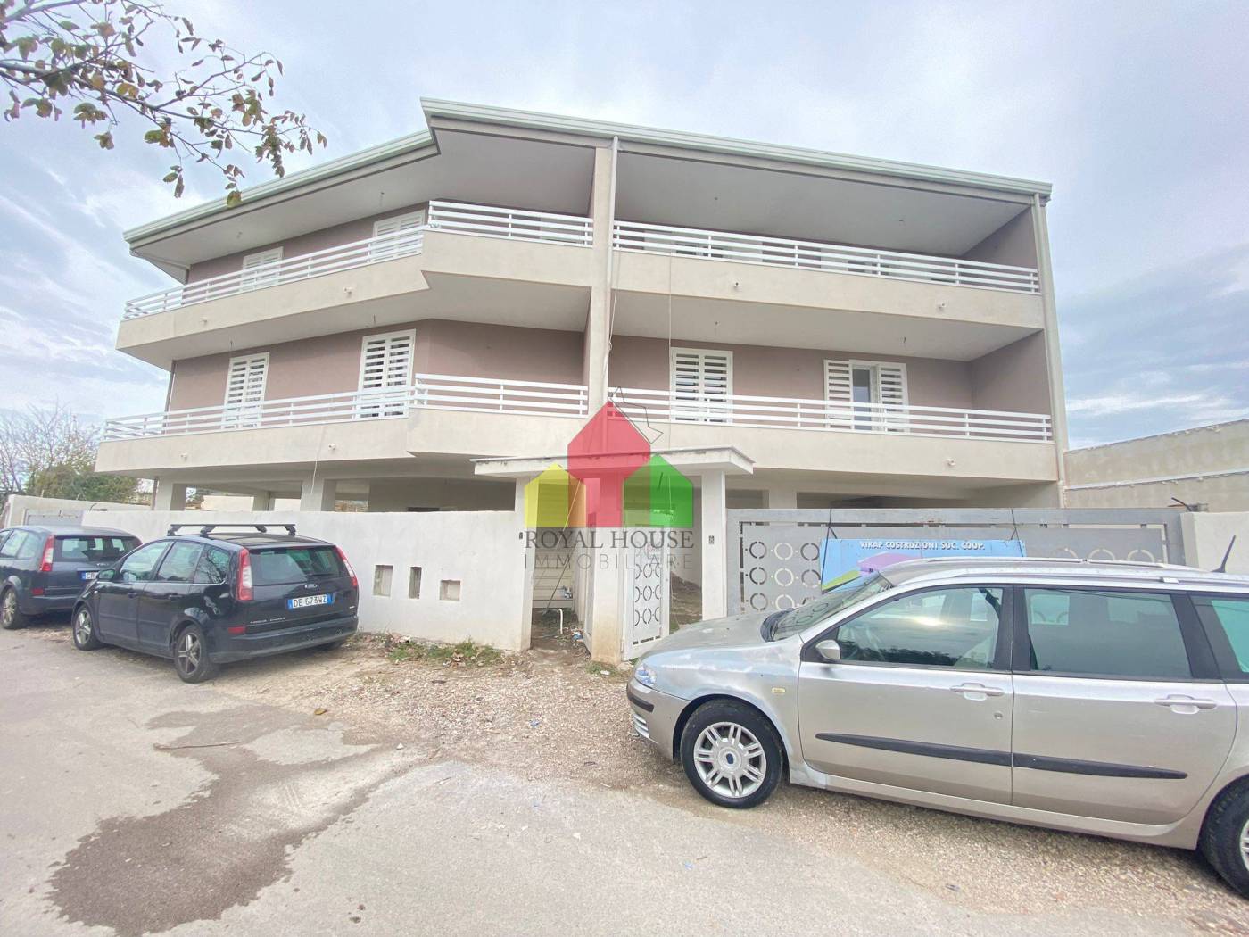 Villa bifamiliare via Madre Teresa di Calcutta, Parete