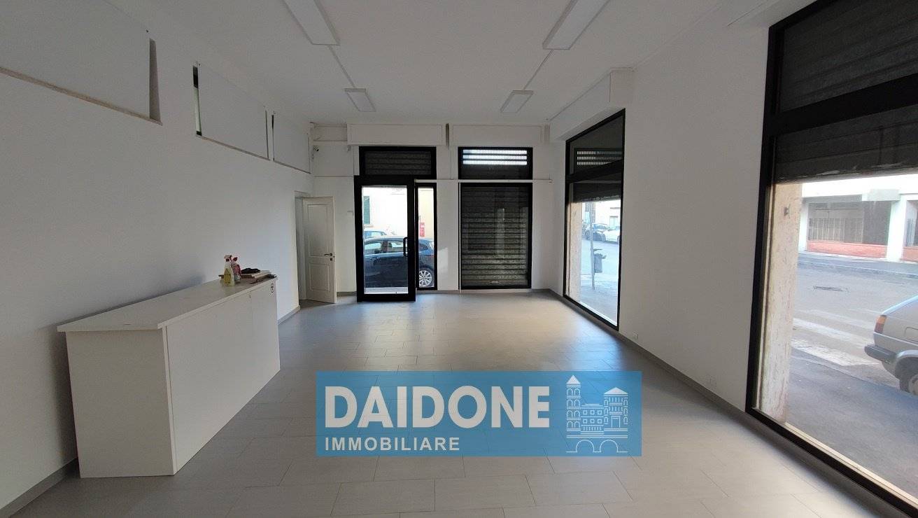 Locale commerciale in Vendita