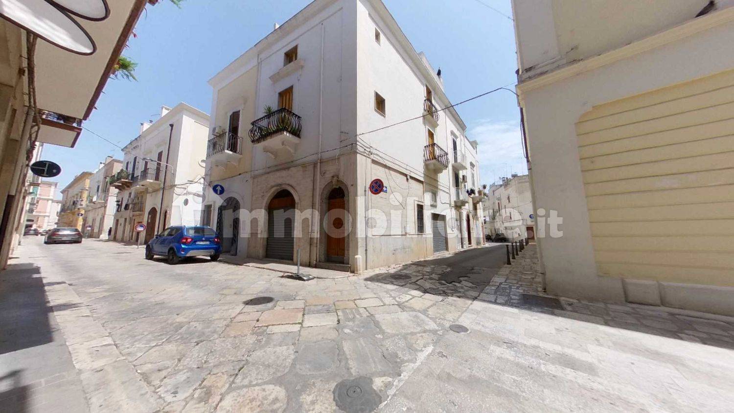 Locale commerciale in Vendita