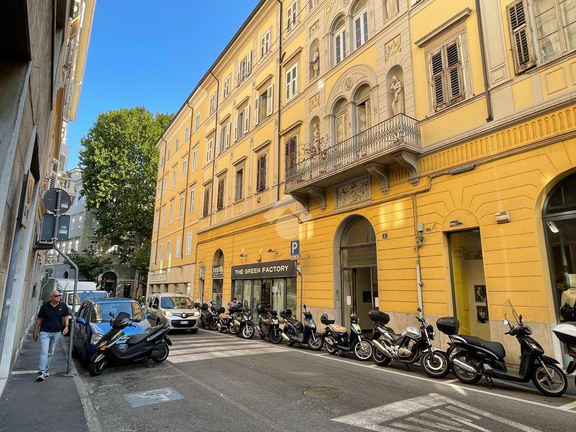 Locale commerciale in Vendita