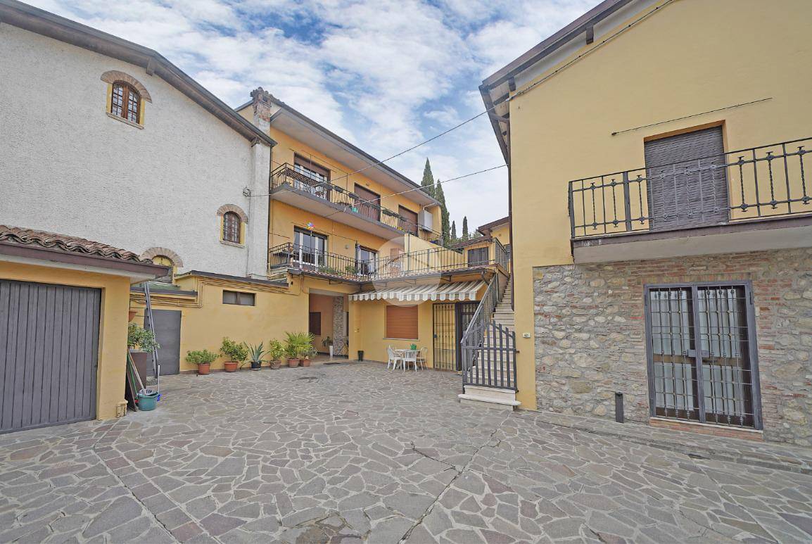 Trilocale via Chiesa 28, Centro, Padenghe sul Garda