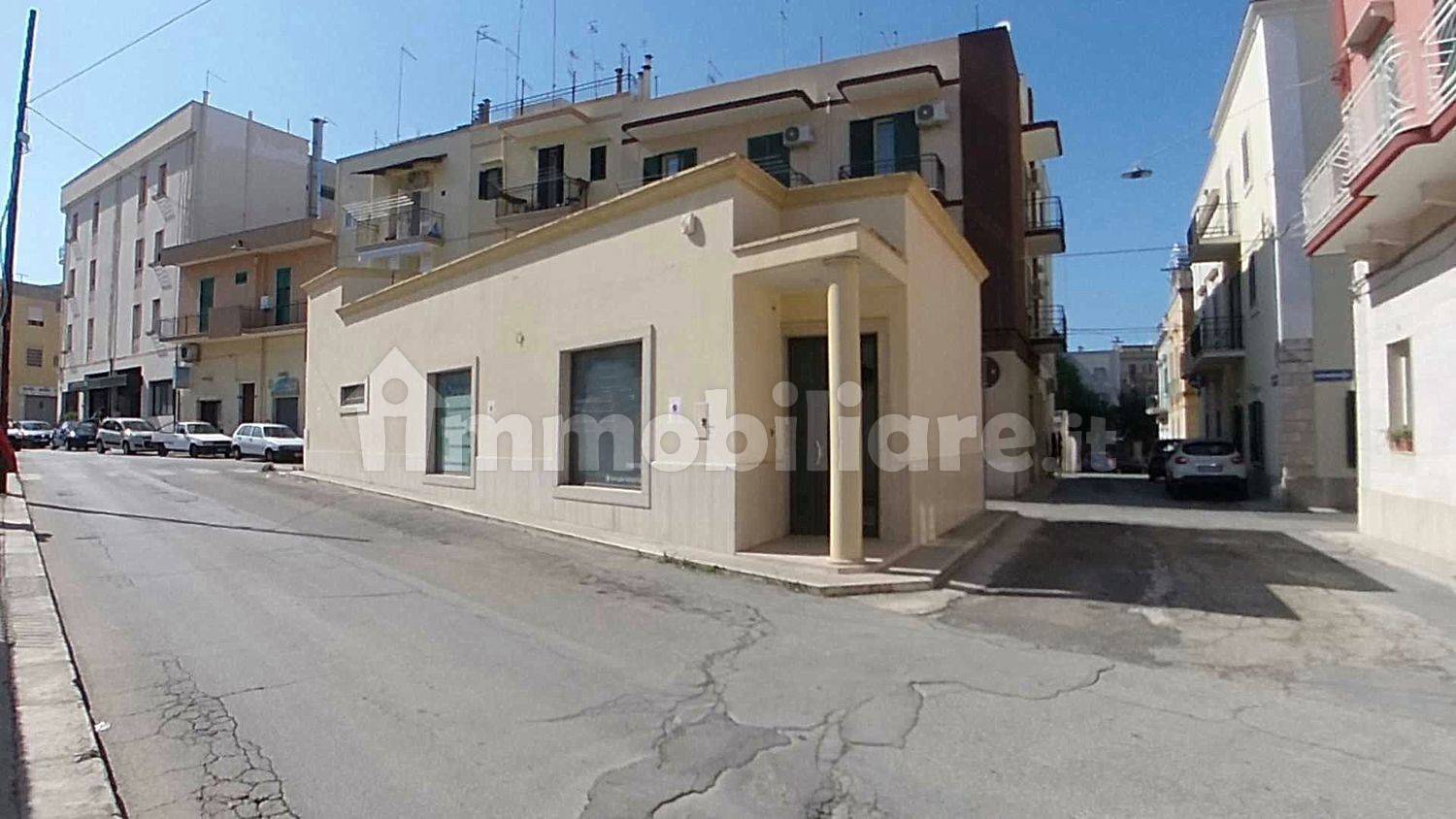 Locale commerciale in Vendita