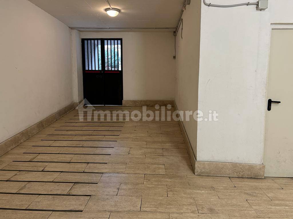 Garage - Box via Lucca 4B, Roma, Rif. 99281310 - Immobiliare.it