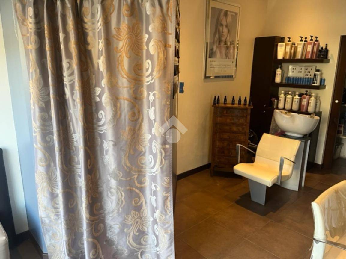 Locale commerciale in Vendita