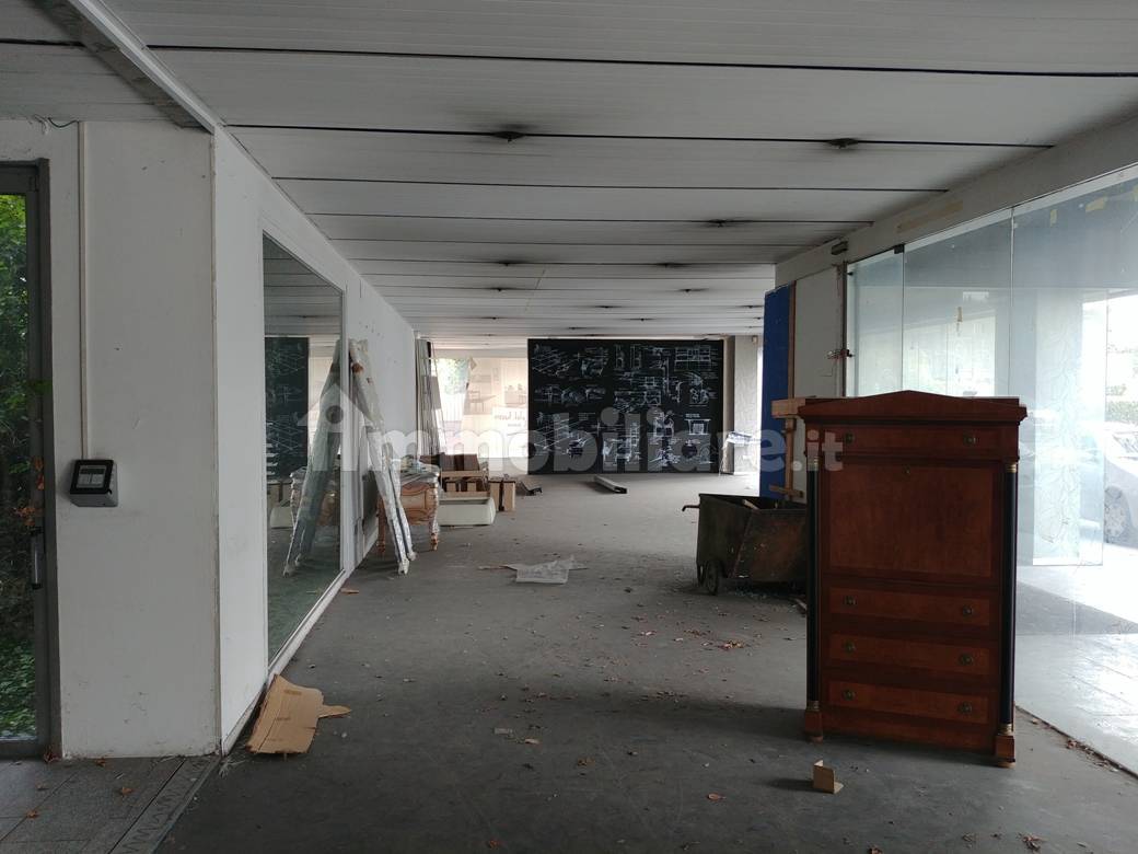 Attività commerciale in Vendita