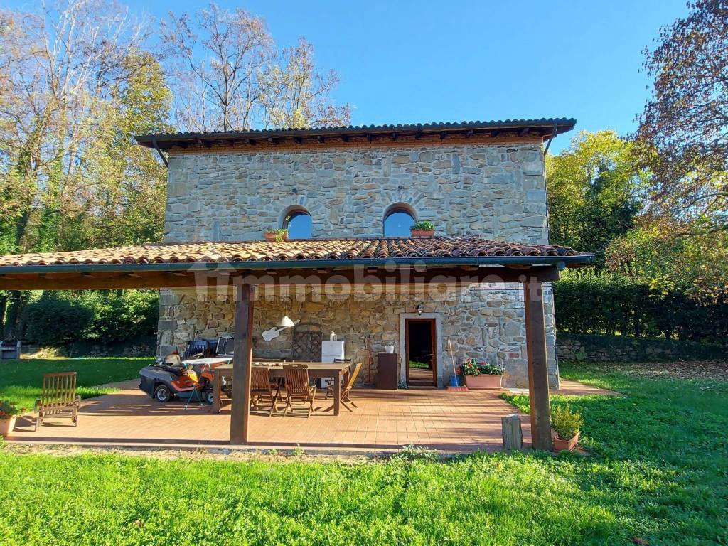 Vendita Rustico Castelnuovo di Garfagnana. Ottimo stato, posto auto ...