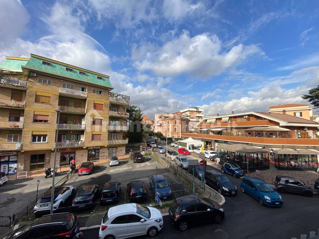 Vendita Appartamento Roma. Quadrilocale in via Urbano II. Da ...