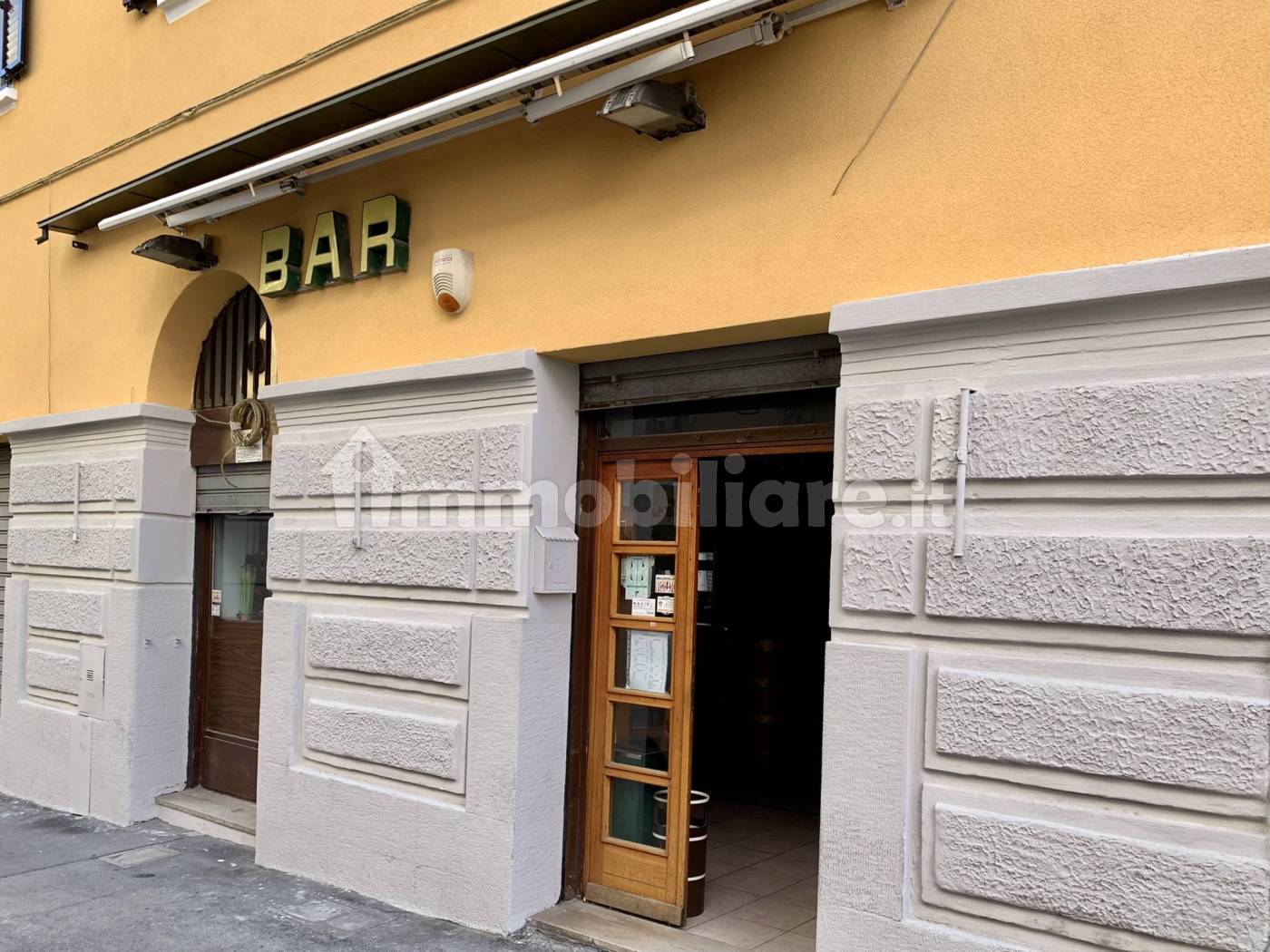 Locale commerciale in Vendita