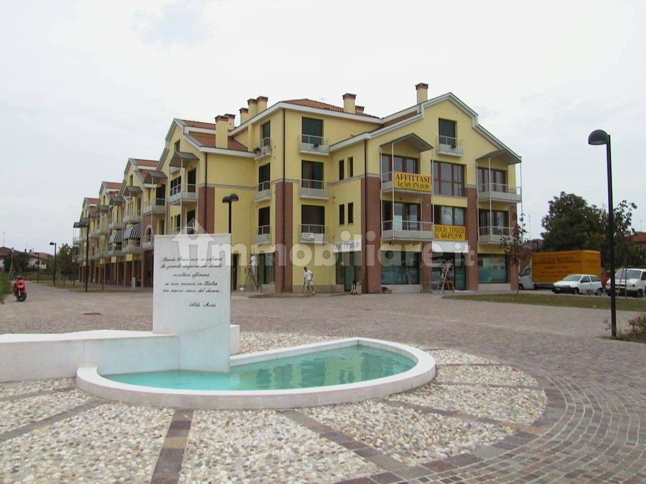 Locale commerciale in Vendita