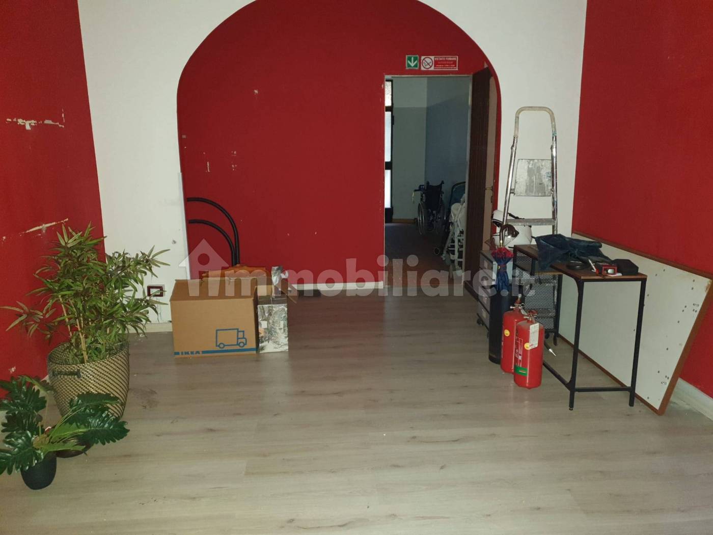 Locale commerciale con laboratorio in Vendita