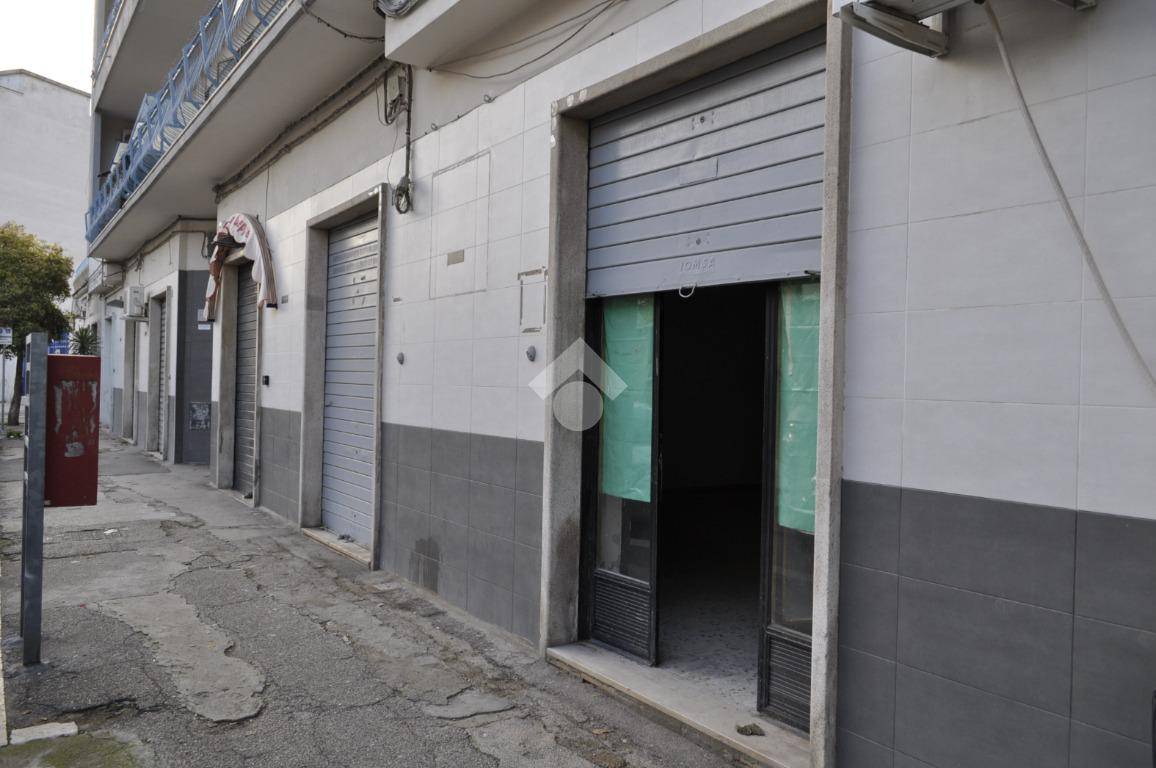 Locale commerciale in Vendita