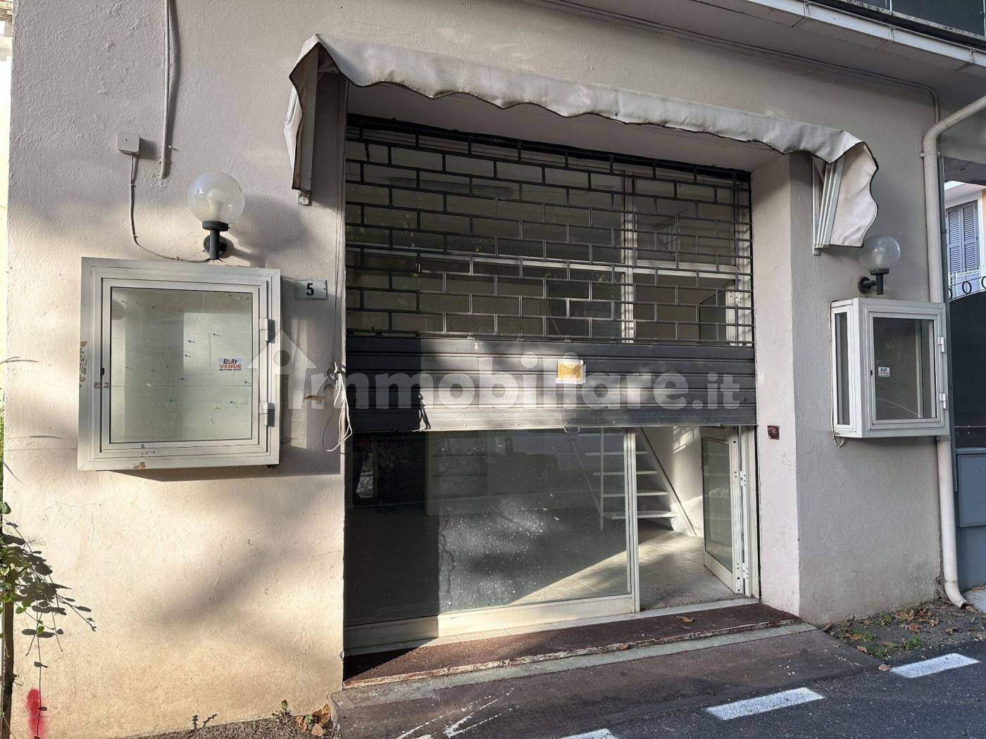 Locale commerciale in Vendita