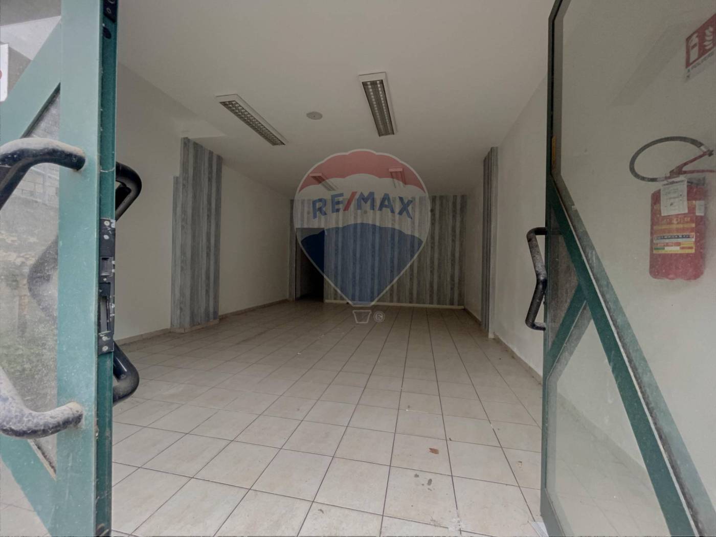 Locale commerciale in Vendita