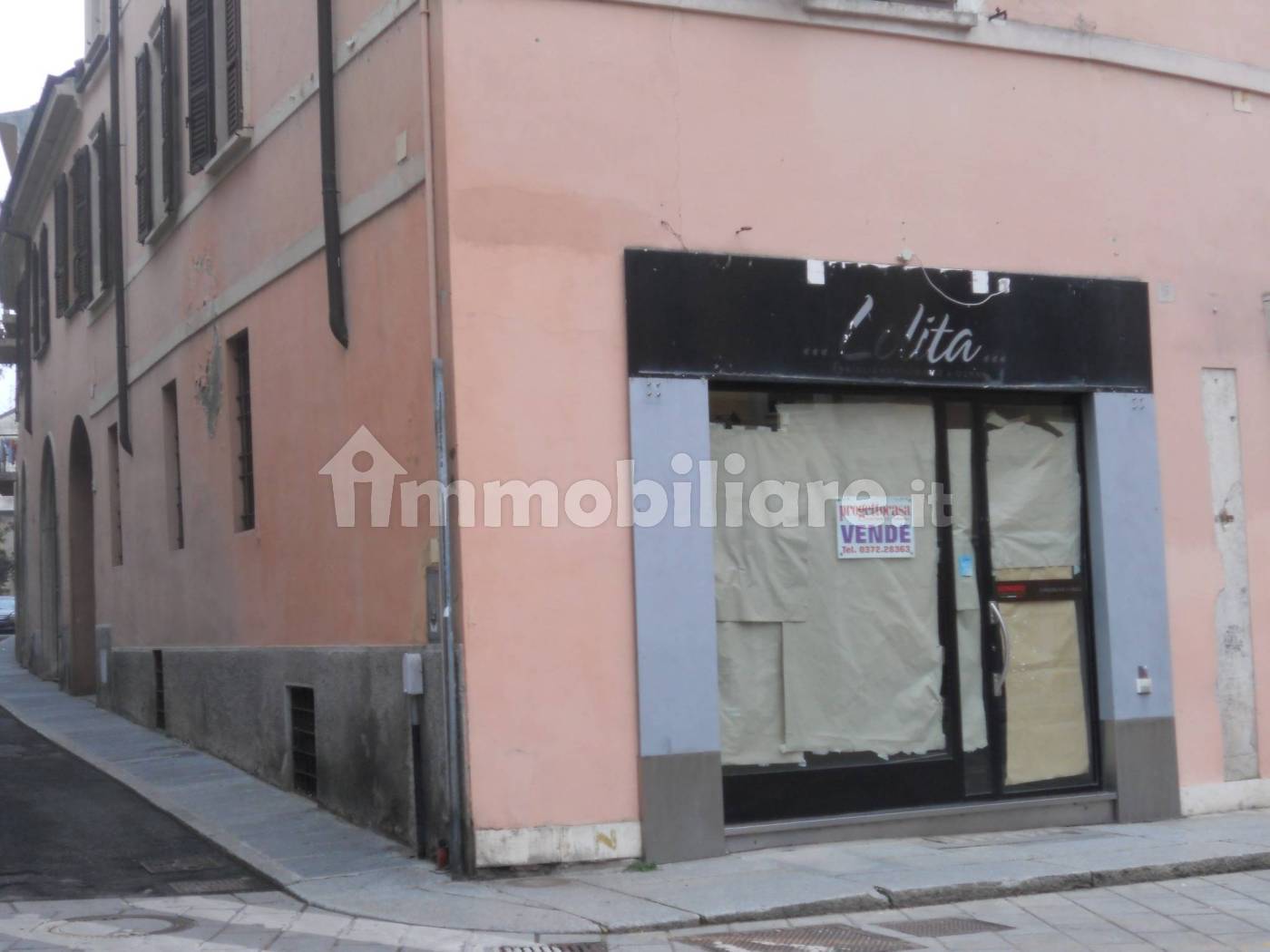 Locale commerciale in Vendita