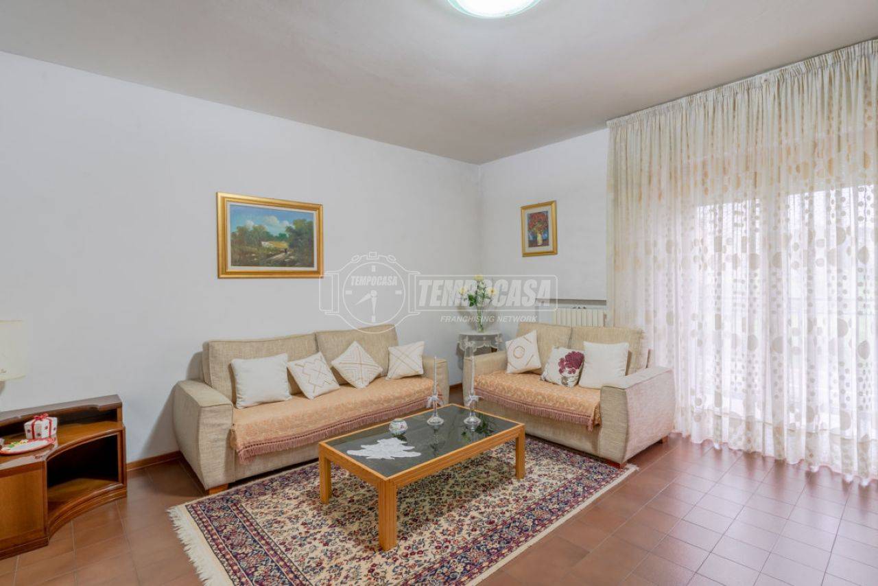 Quadrilocale via Fratelli Kennedy 11, Villa San Filippo, Monte San Giusto